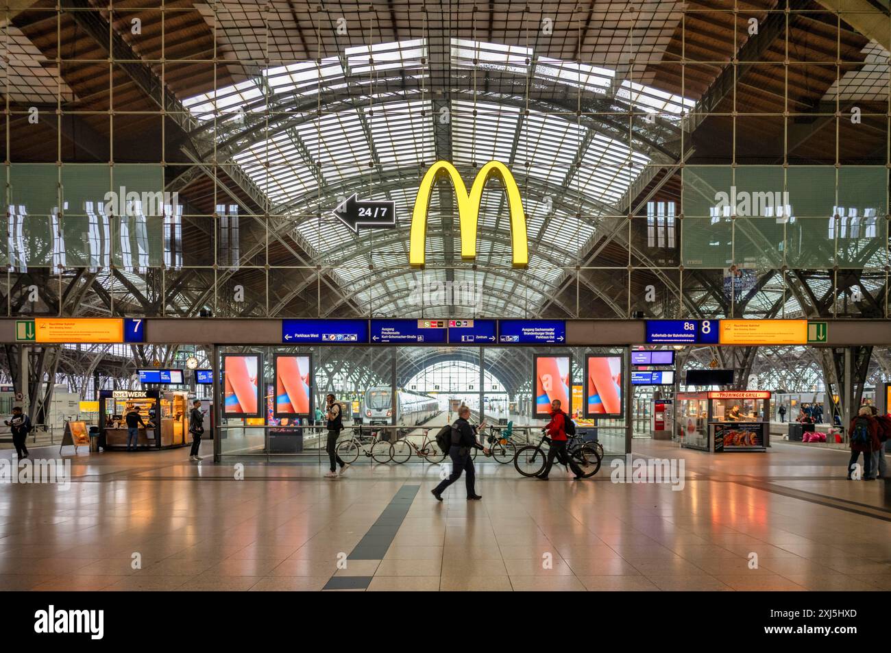 McDonalds, promenades, shops, retail, station building, logo ...