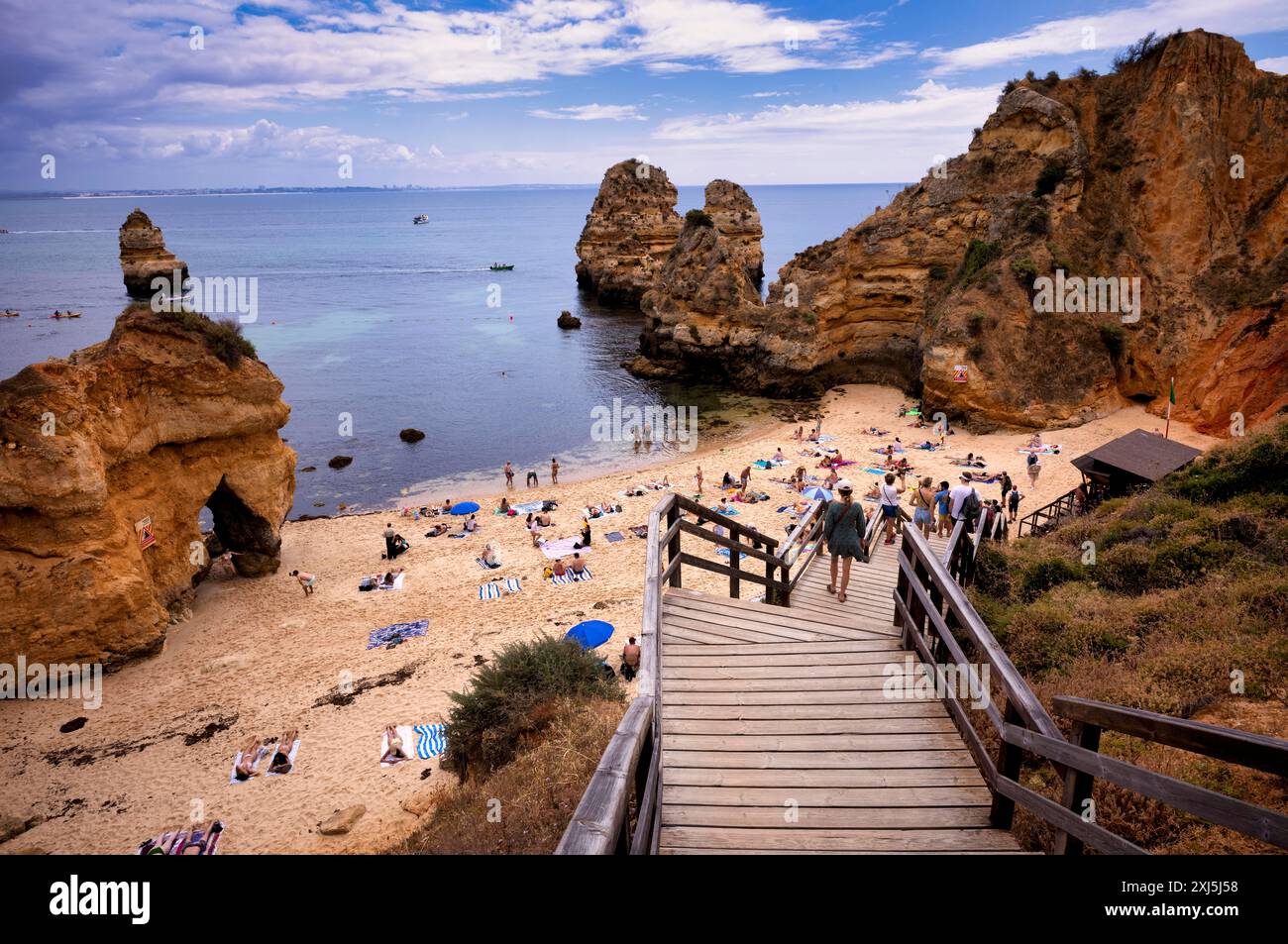 Access via wooden boardwalk, wooden walkway, boardwalk, to the beach ...