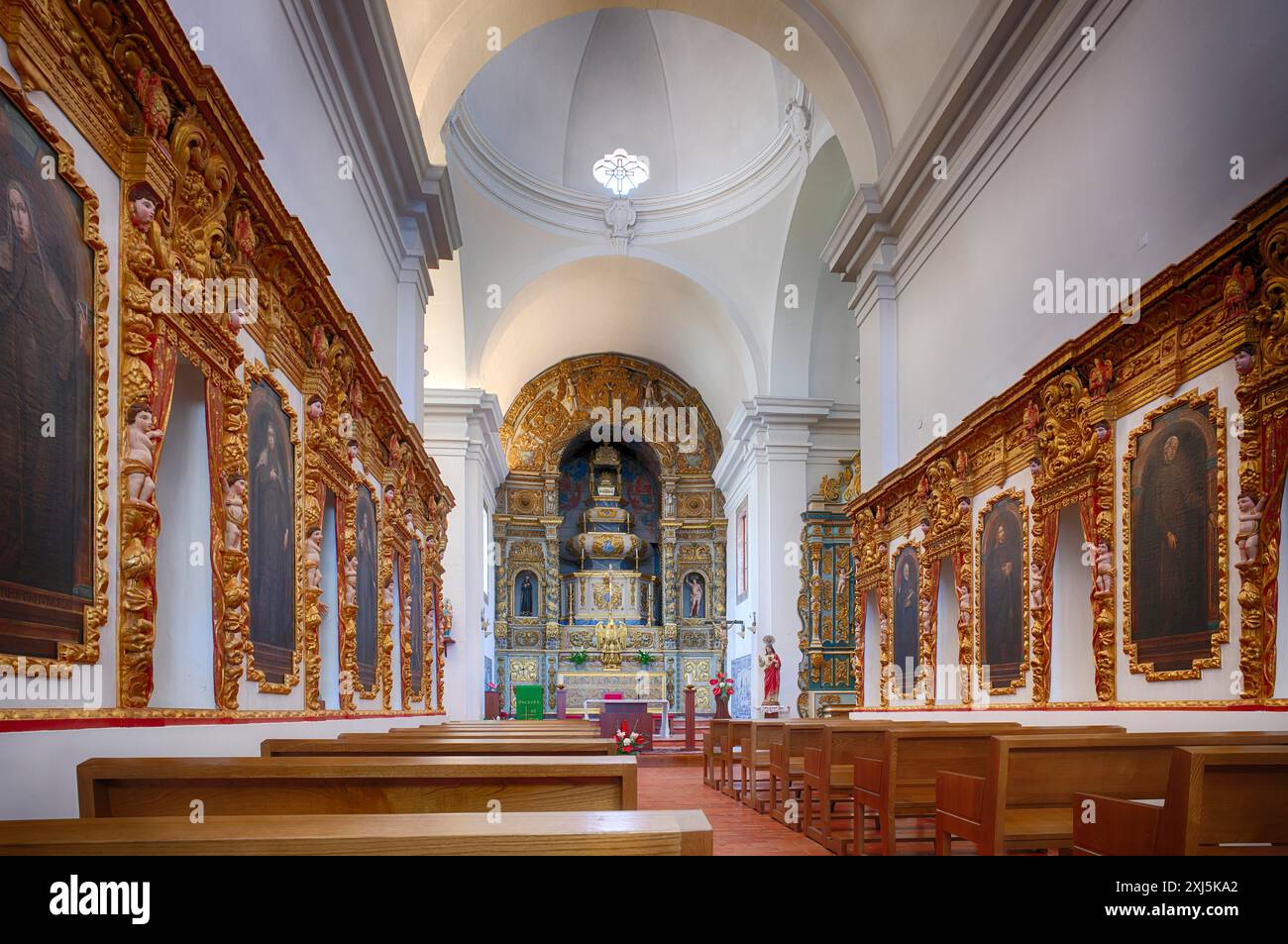 Interior view church, Igreja de Sao Francisco, nave, choir, altar ...