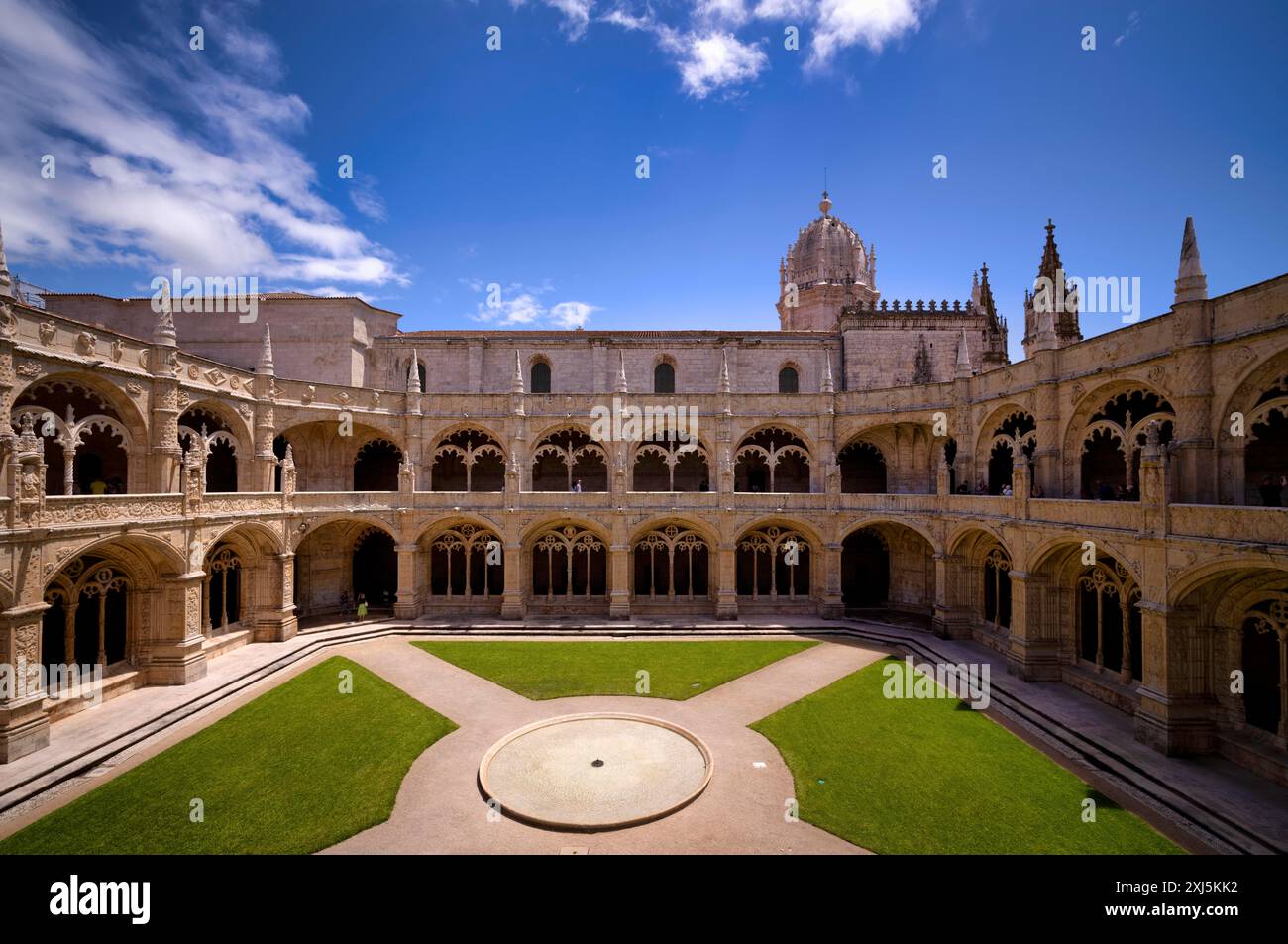 Cloister, inner courtyard, Hieronymite monastery Mosteiro dos Jeronimos ...