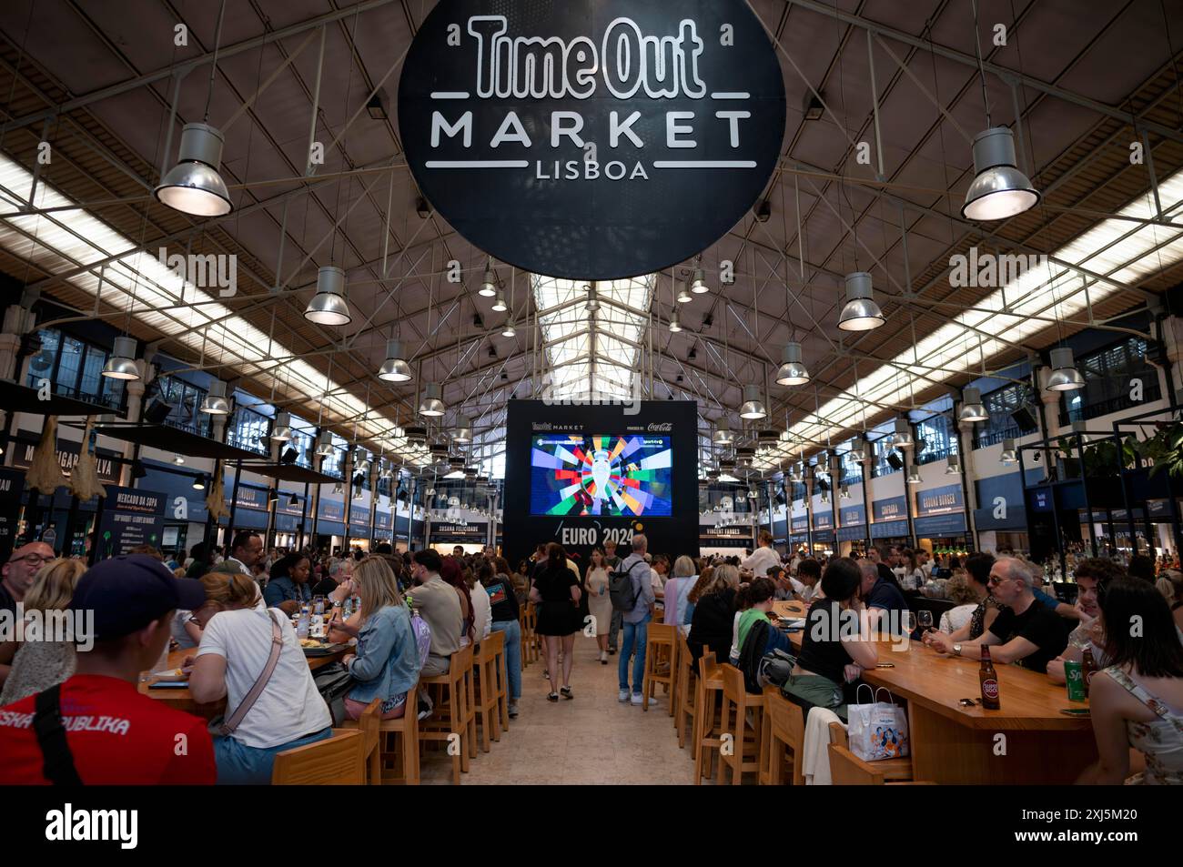 Interior shots, restaurants, events, food, TV broadcasts in the Time ...