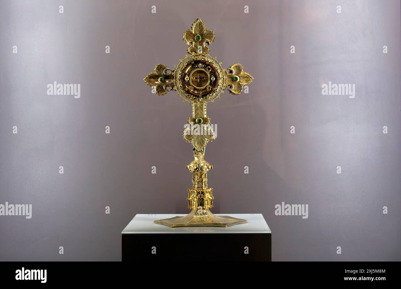 Interior, shrine, treasure, golden cross, Paroquial do Castelo de Sao ...