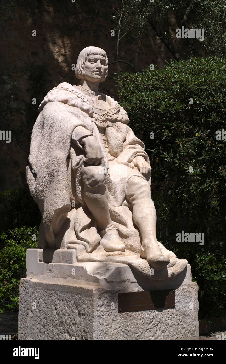 Statue of King Manuel I Statue of Manuel O Venturoso, Castelo de Sao ...