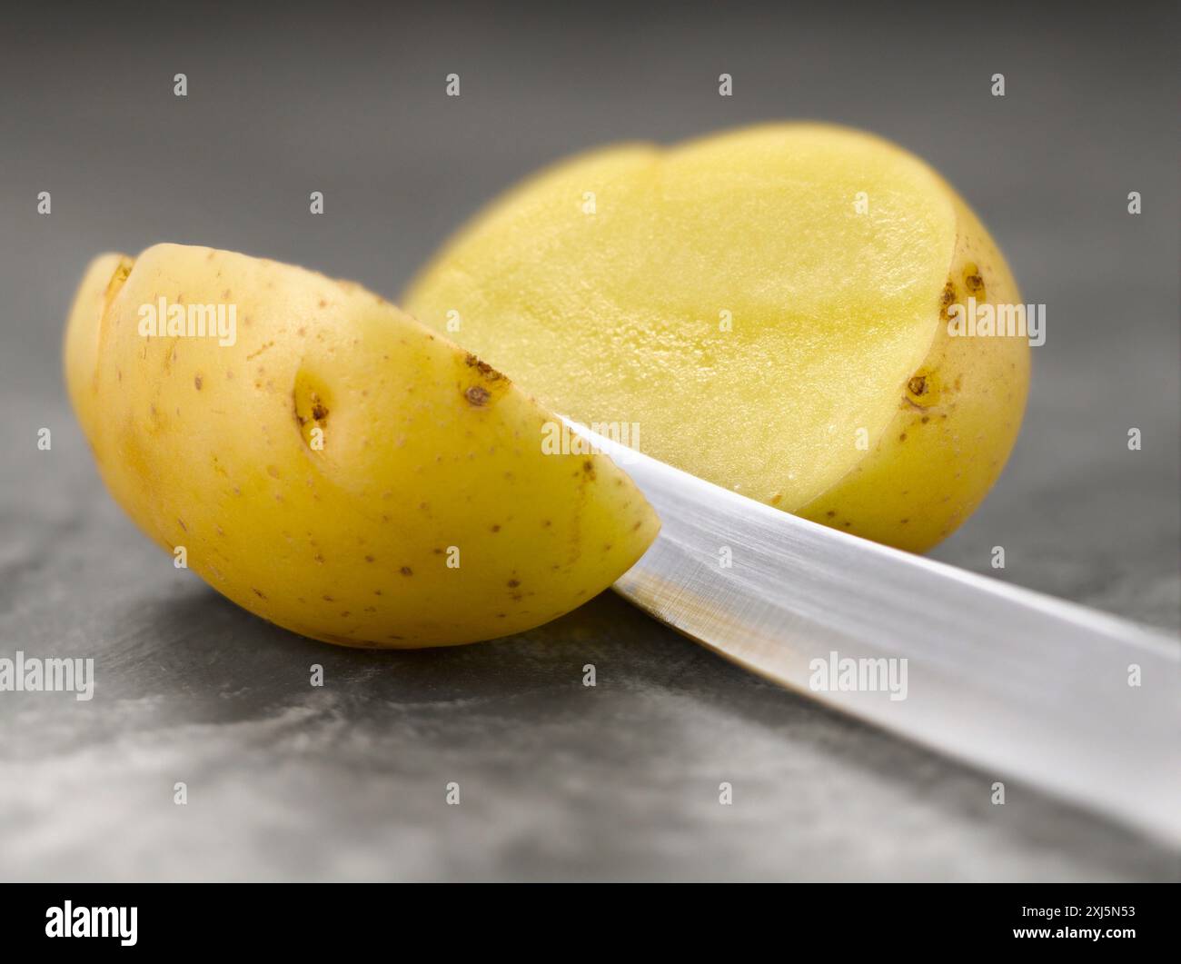 Cutting a potato in half Stock Photo - Alamy