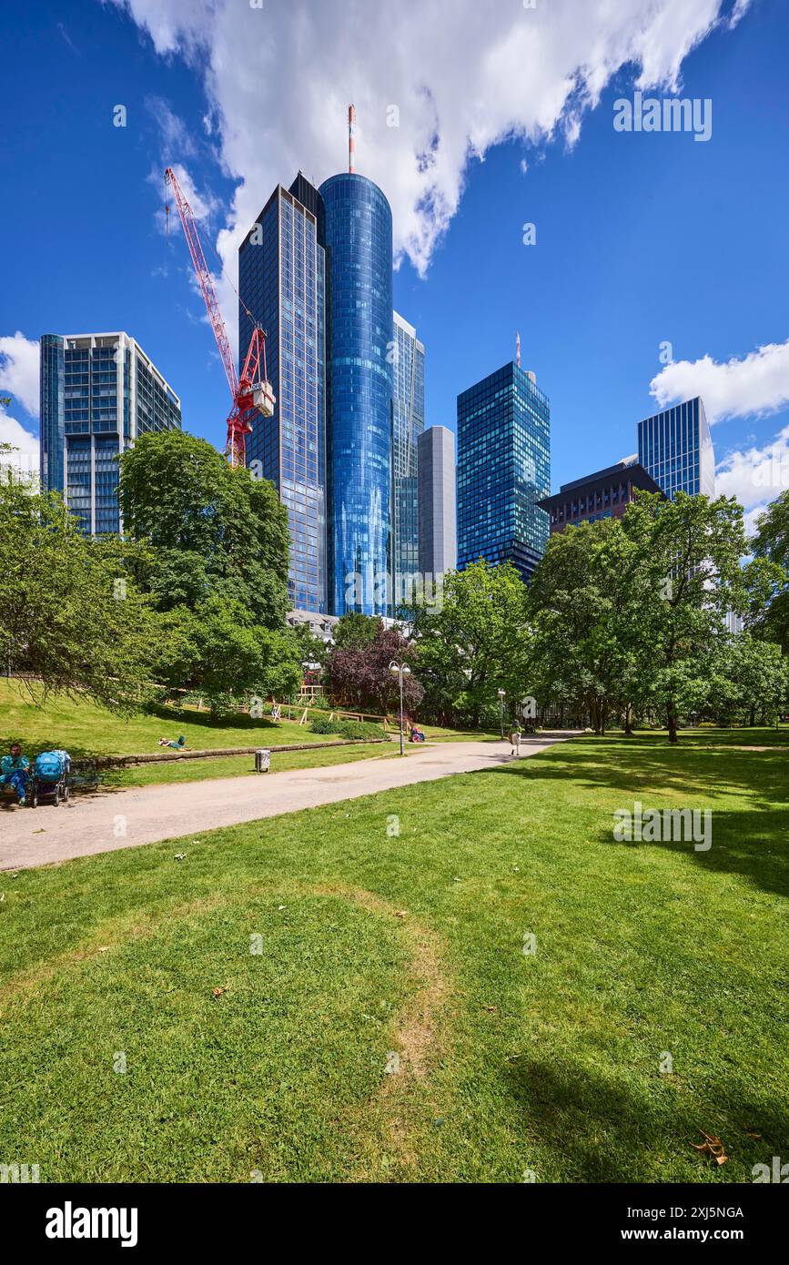 Taunusanlagen with skyscrapers MAIN TOWER, Japan Centre, Taunusturm ...