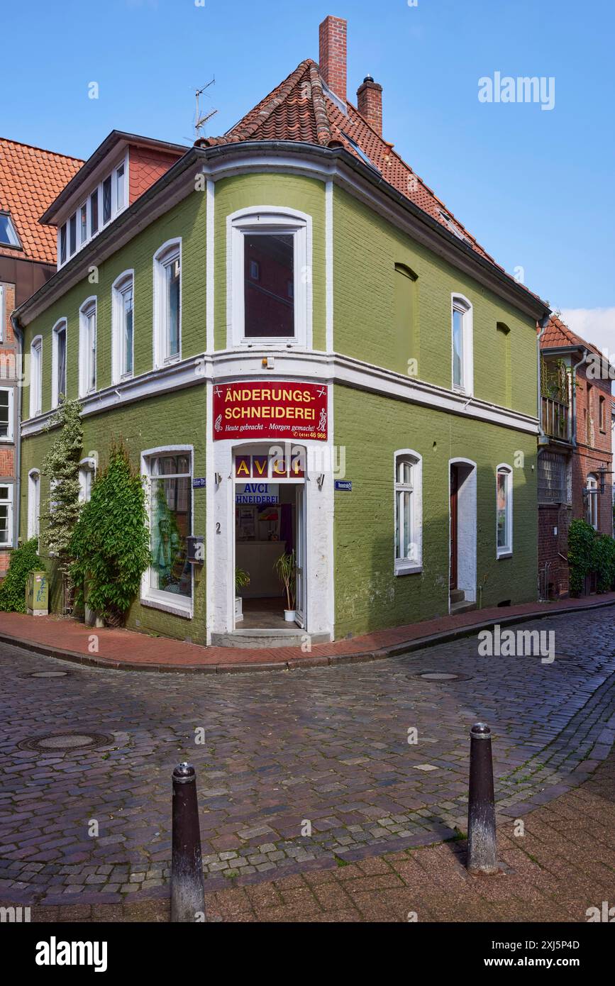 Tailoring shop hi-res stock photography and images - Alamy