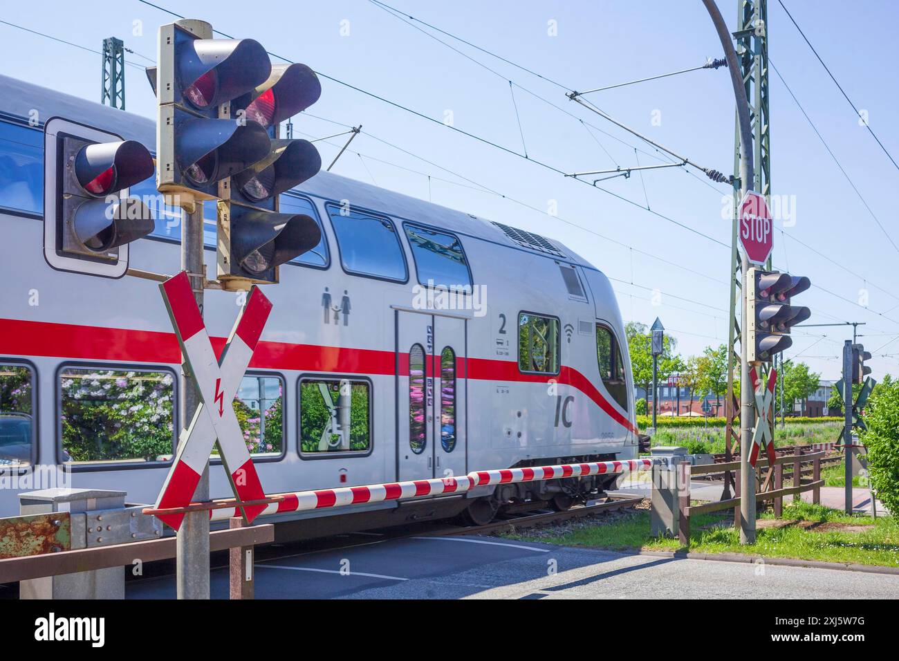 German railroad crossing sign hi-res stock photography and images - Alamy
