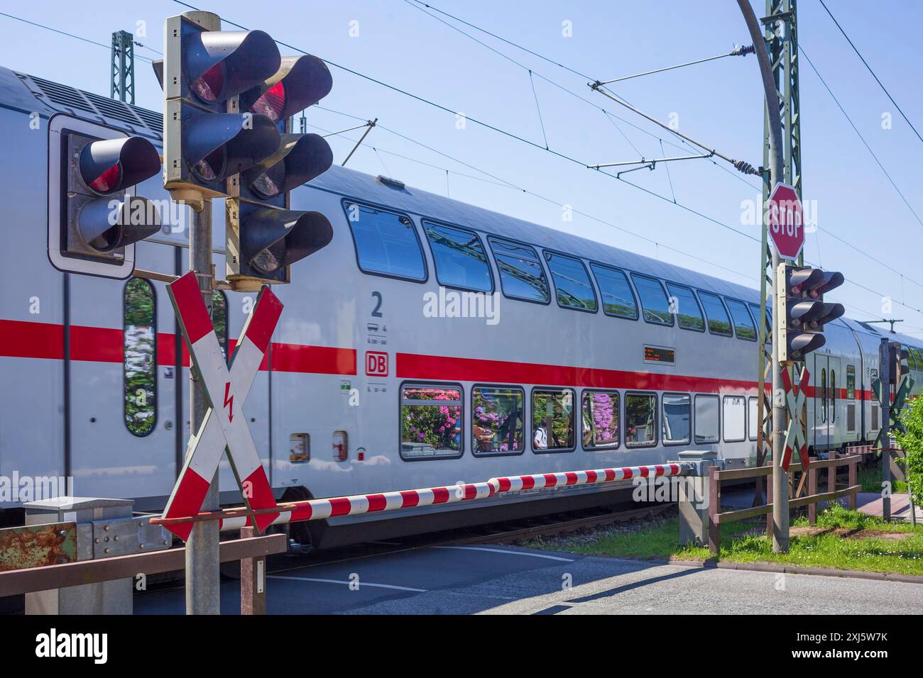 German railroad crossing sign hi-res stock photography and images - Alamy