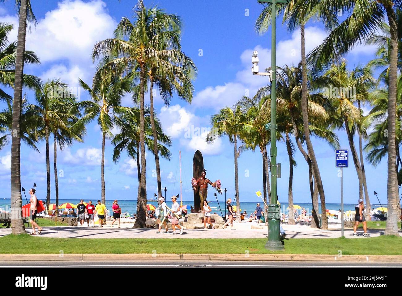 View of Waikiki Beach and Duke Kahanamoku iconic statue at Oahu, Hawaii ...