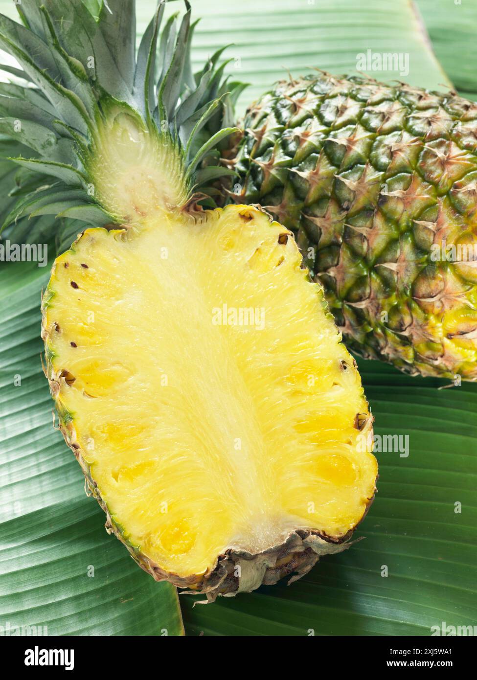 Pineapple cut in half Stock Photo - Alamy
