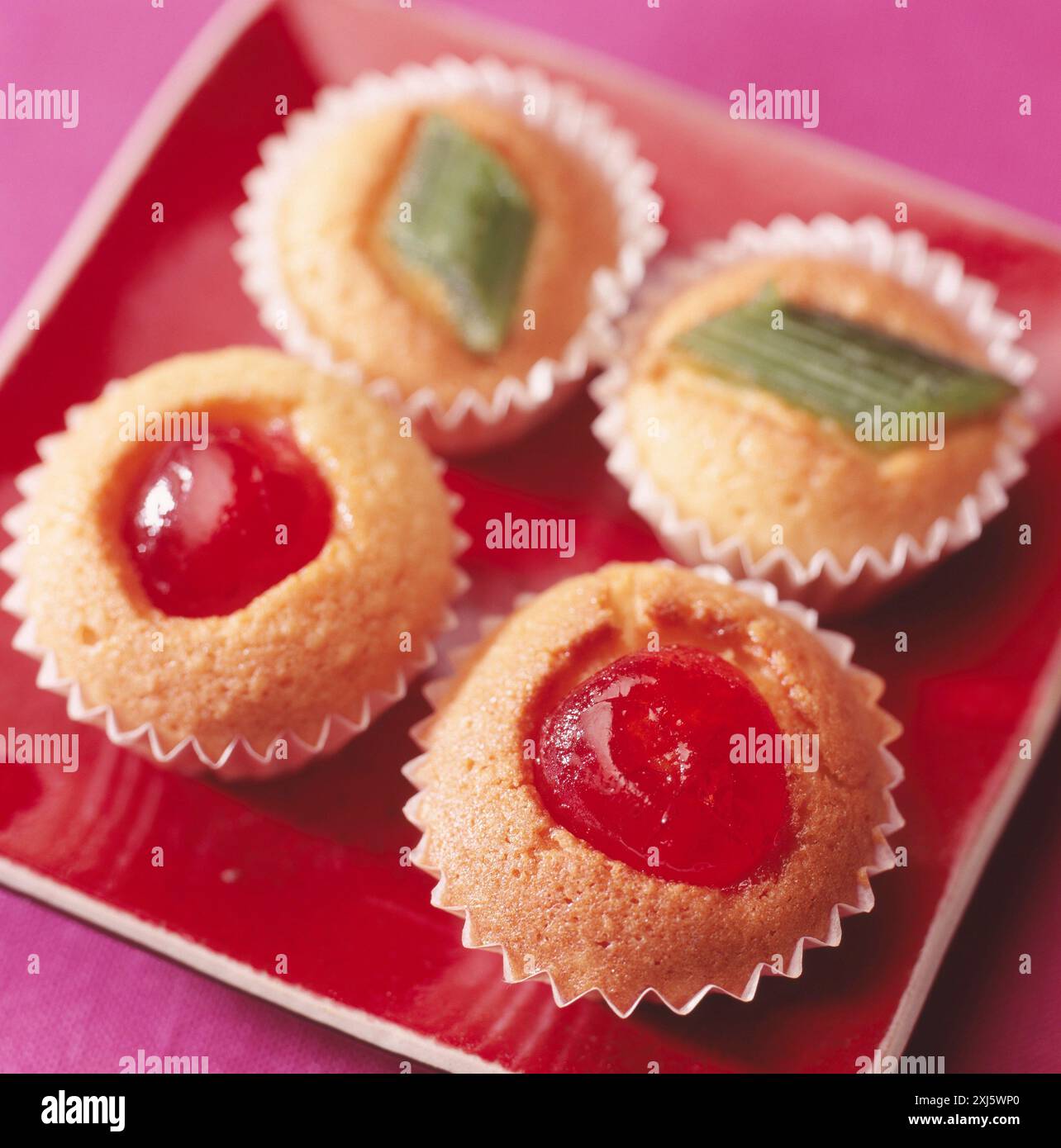 Mini fruit cakes hi-res stock photography and images - Alamy