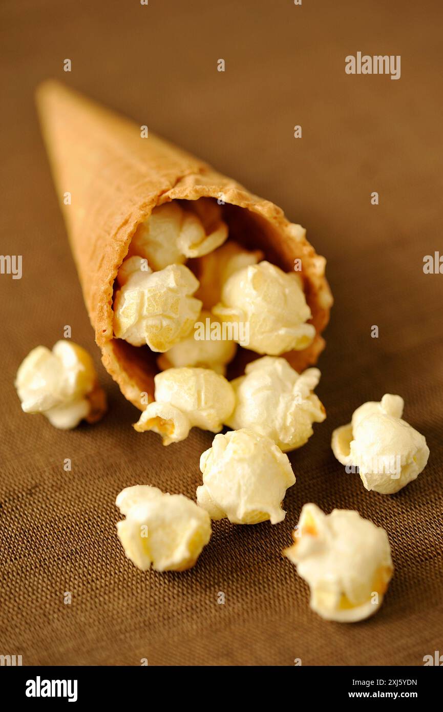 Selective focus popcorn paper hi-res stock photography and images - Alamy