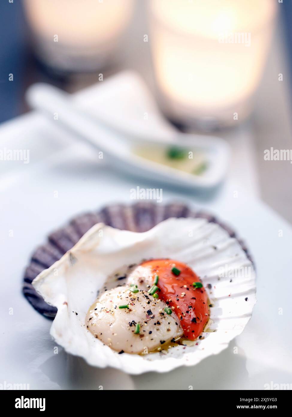 Open scallop shell hi-res stock photography and images - Alamy