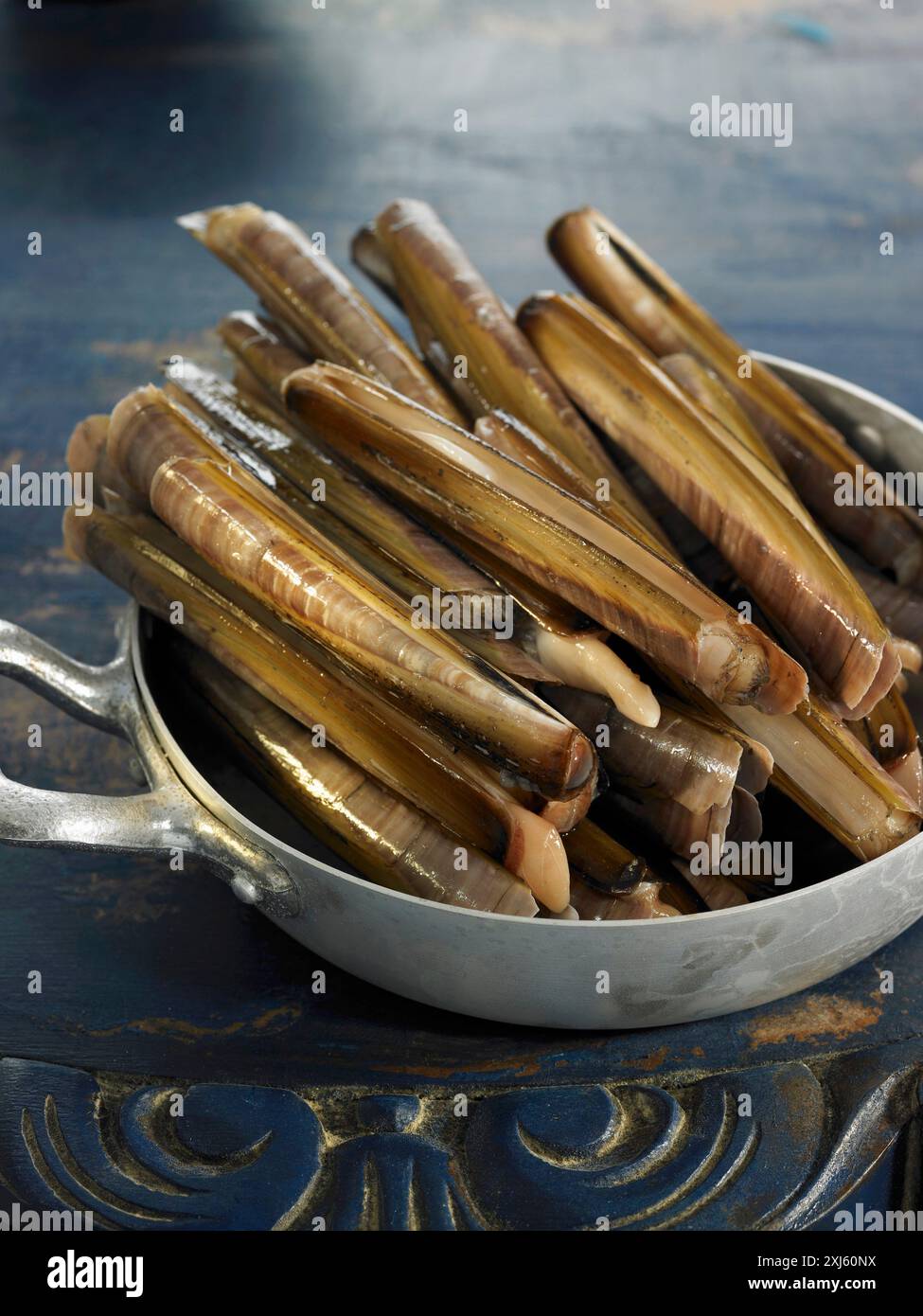Razor clam shell hi-res stock photography and images - Alamy