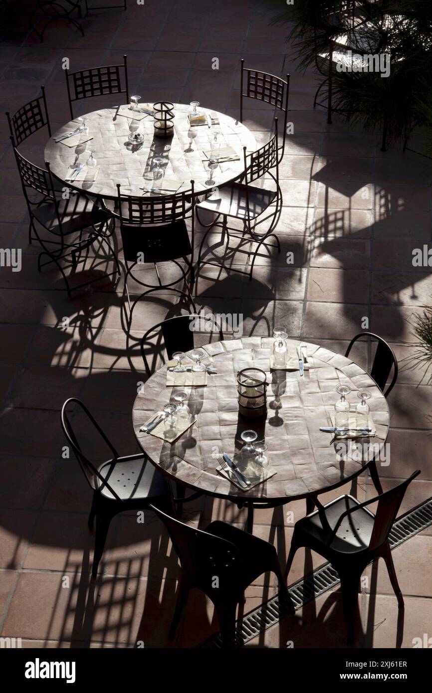 Round terrace hi-res stock photography and images - Alamy