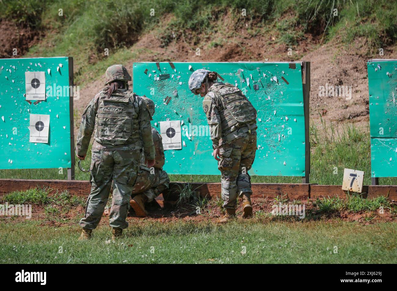 The Fort Campbell Medical Readiness Battalion Soldiers conducted M4 ...