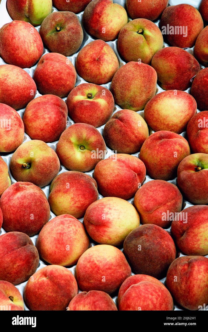 Peach crate hi-res stock photography and images - Alamy