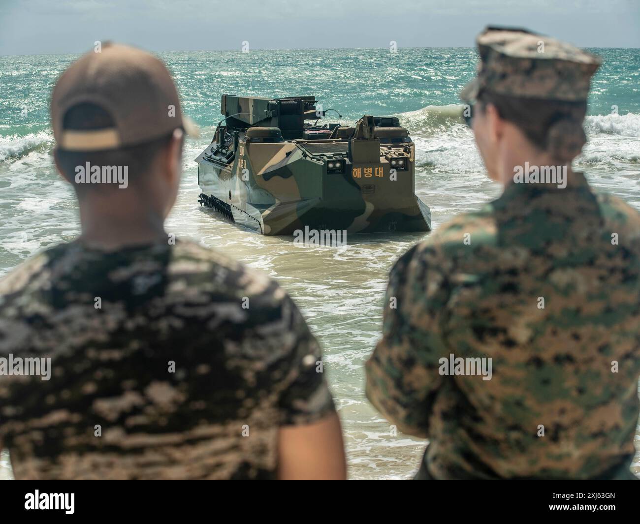 A Republic of Korea and U.S. Marine observe a ROK amphibious assault ...