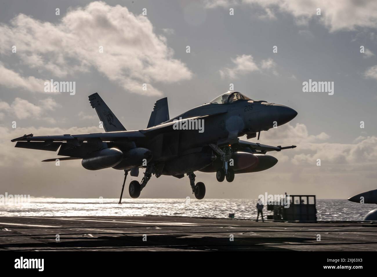 An F/A-18E Super Hornet assigned to the "Stingers" of Strike Fighter ...