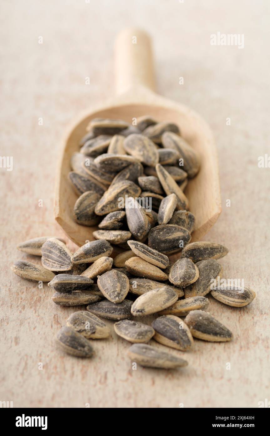 Scoop and weigh hi-res stock photography and images - Alamy