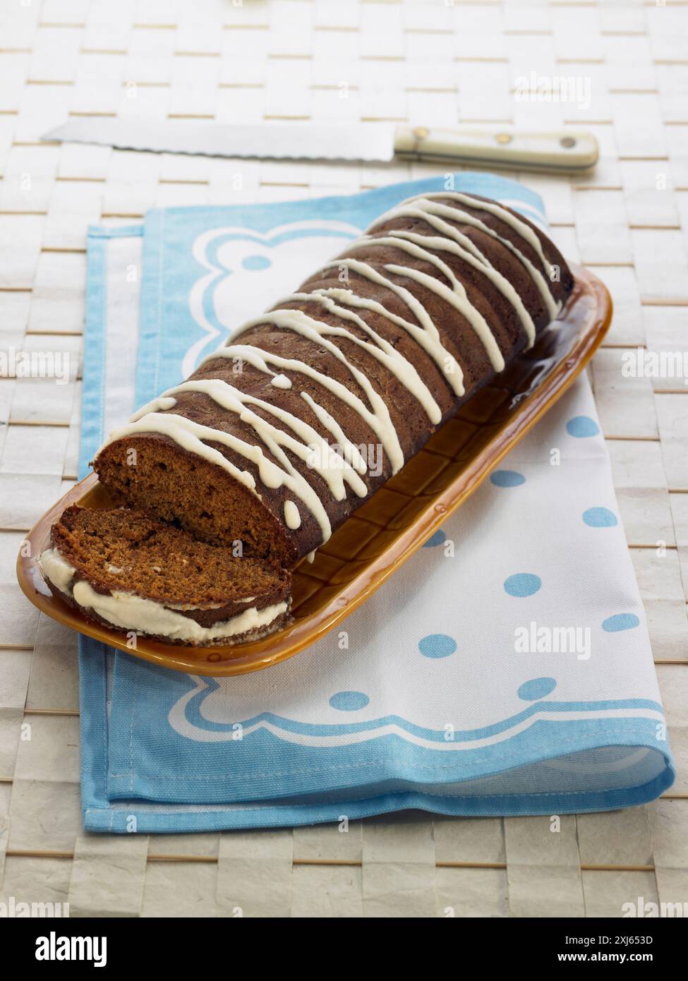 Spicy treacle cake Stock Photo - Alamy
