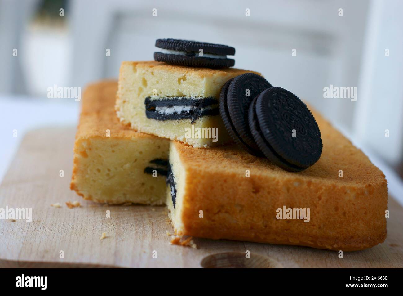 Oreo biscuit cake Stock Photo - Alamy