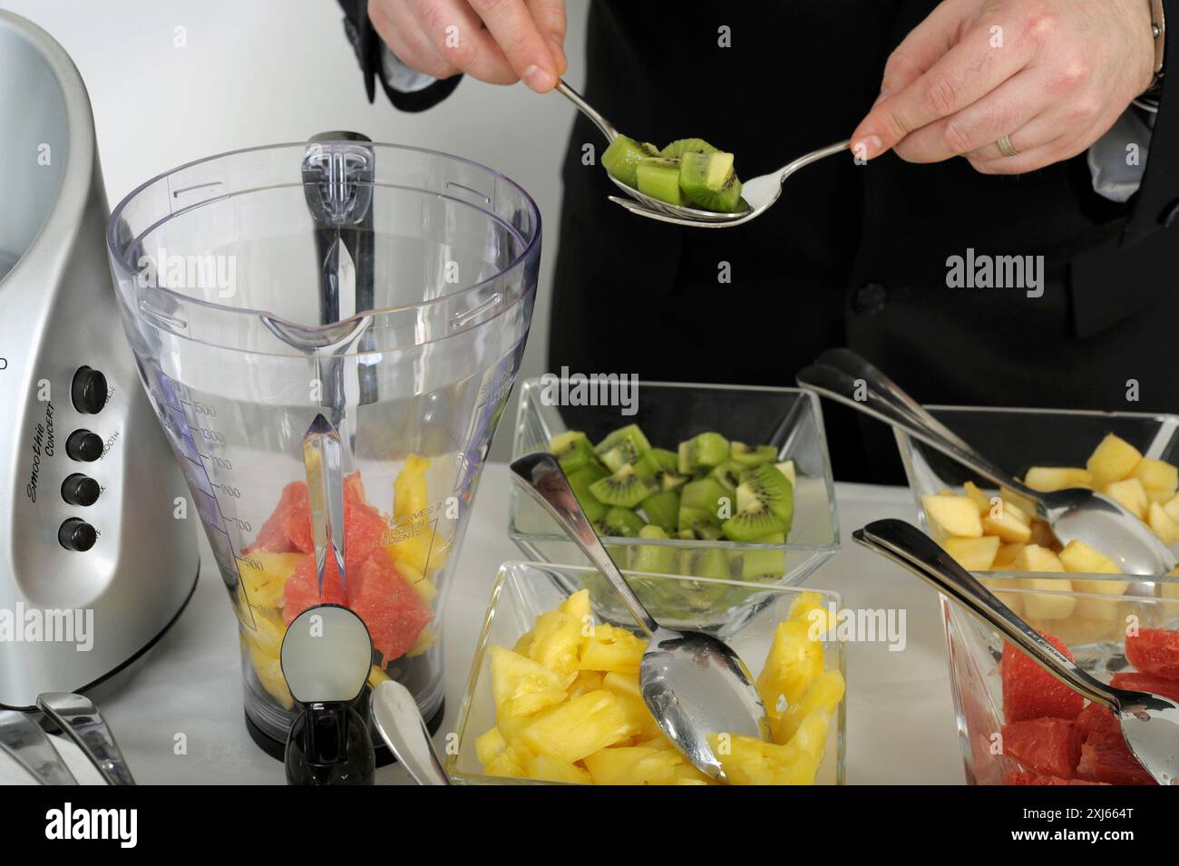 Preparing smoothies for a buffet Stock Photo - Alamy