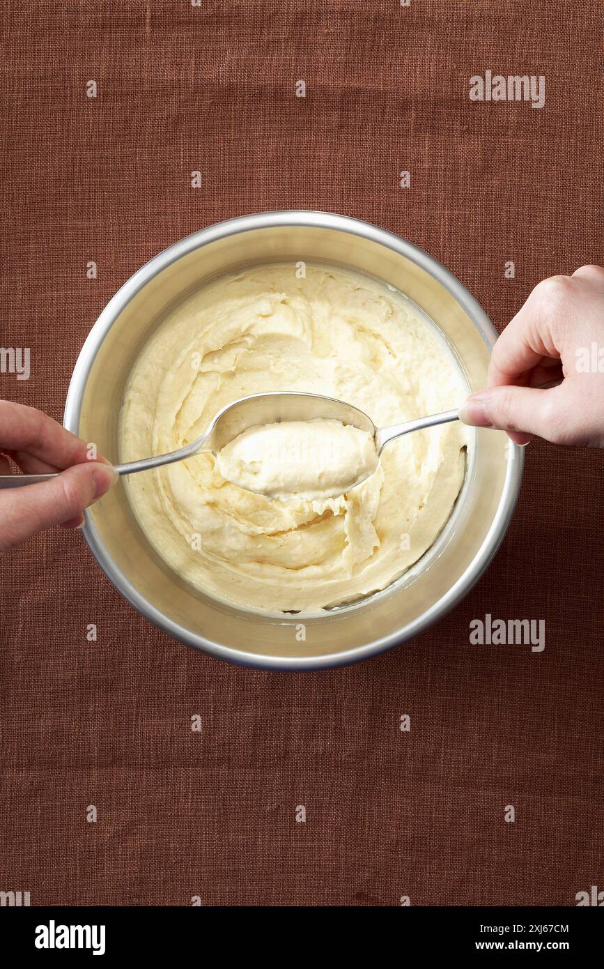 Quenelle step by step hi-res stock photography and images - Alamy