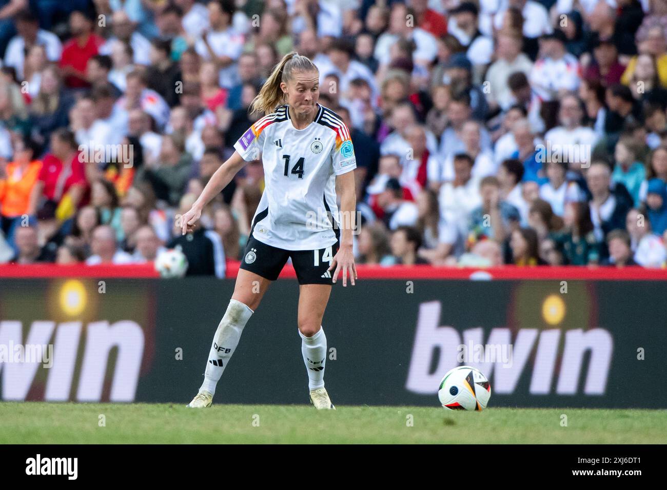 Janina Minge (Deutschland, #14) am Ball, GER, Deutschland (GER) vs ...