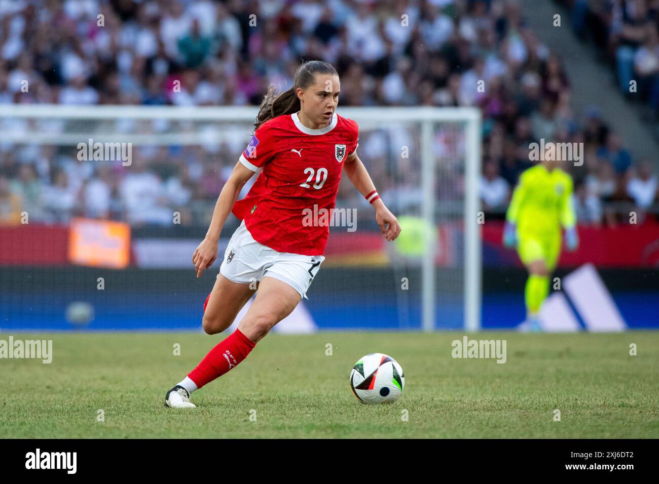 Lilli Purtscheller (Oesterreich, #20) am Ball, GER, Deutschland (GER ...