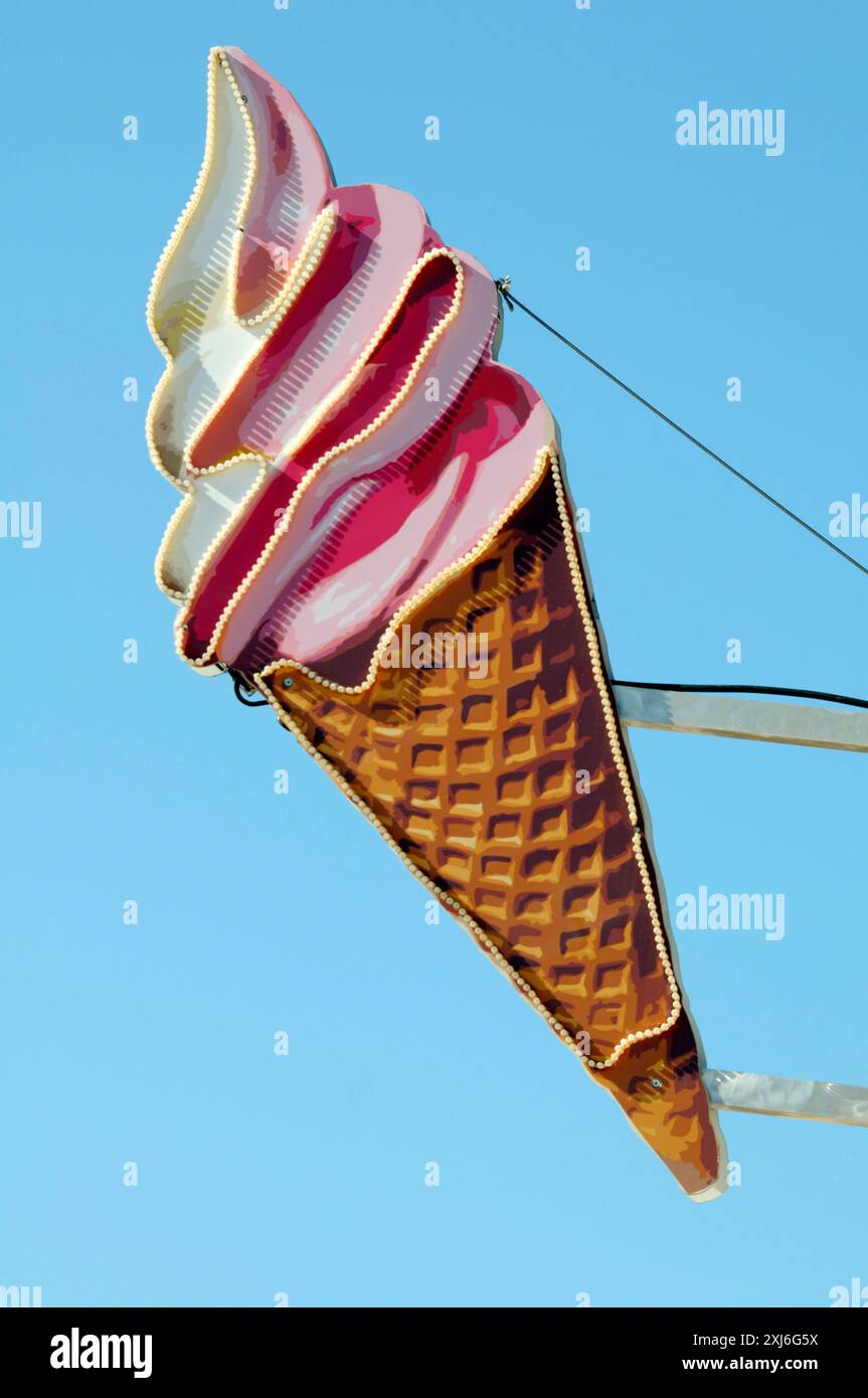 Ice cream cone sign hi-res stock photography and images - Alamy