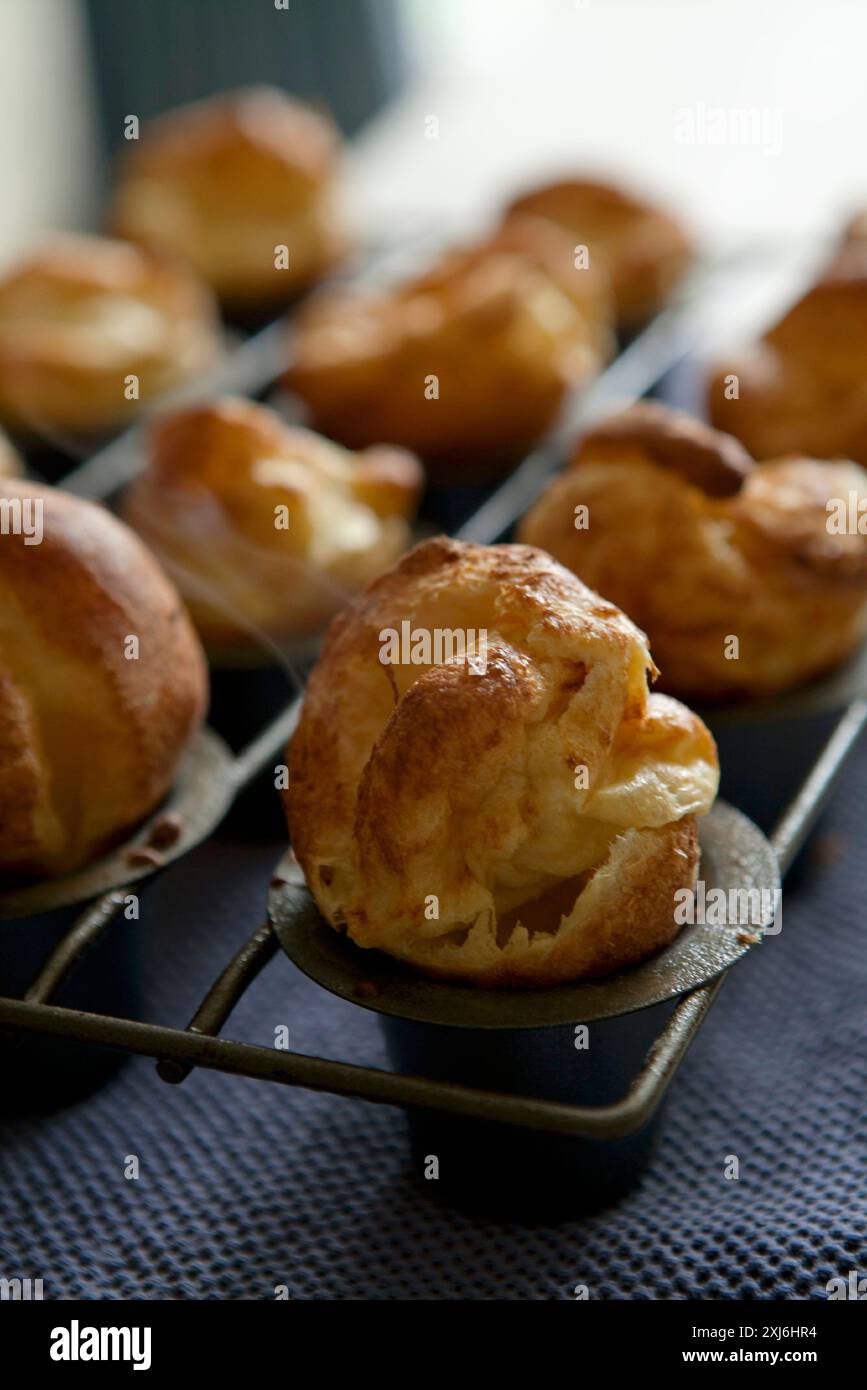 Popover bread hi-res stock photography and images - Alamy