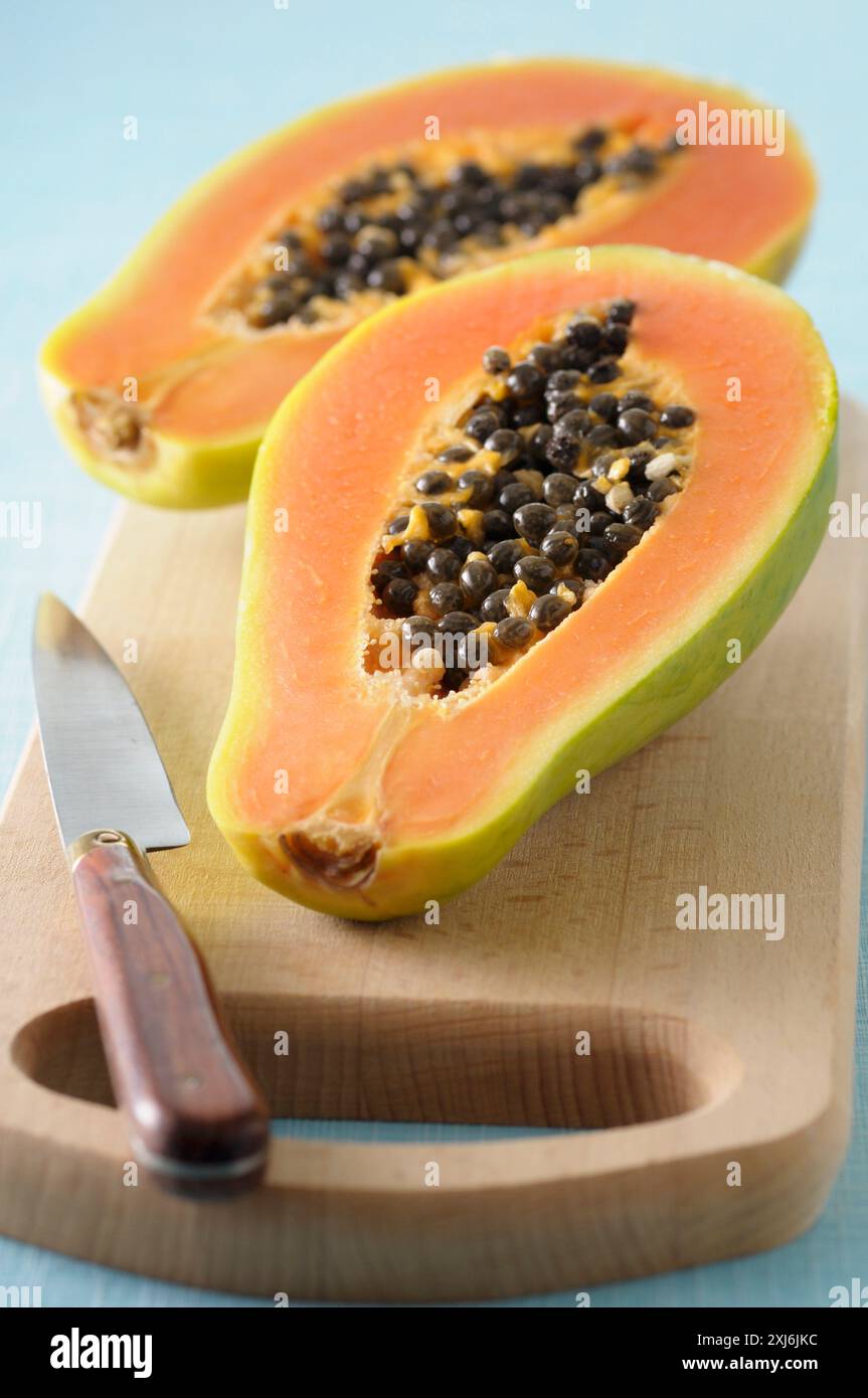 Papaya fruit cut knife hi-res stock photography and images - Alamy