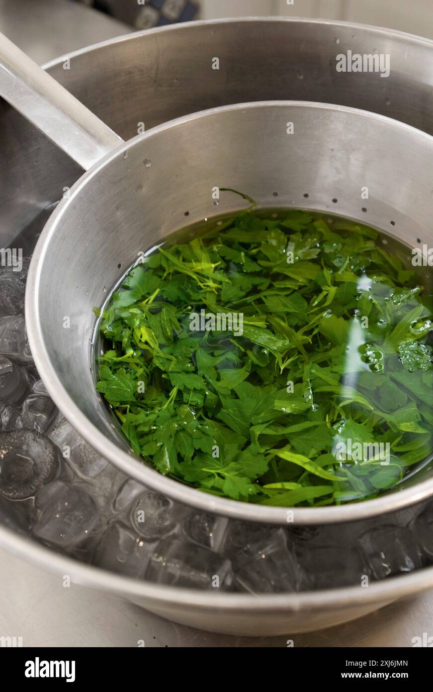 Pan of ice water hi-res stock photography and images - Alamy