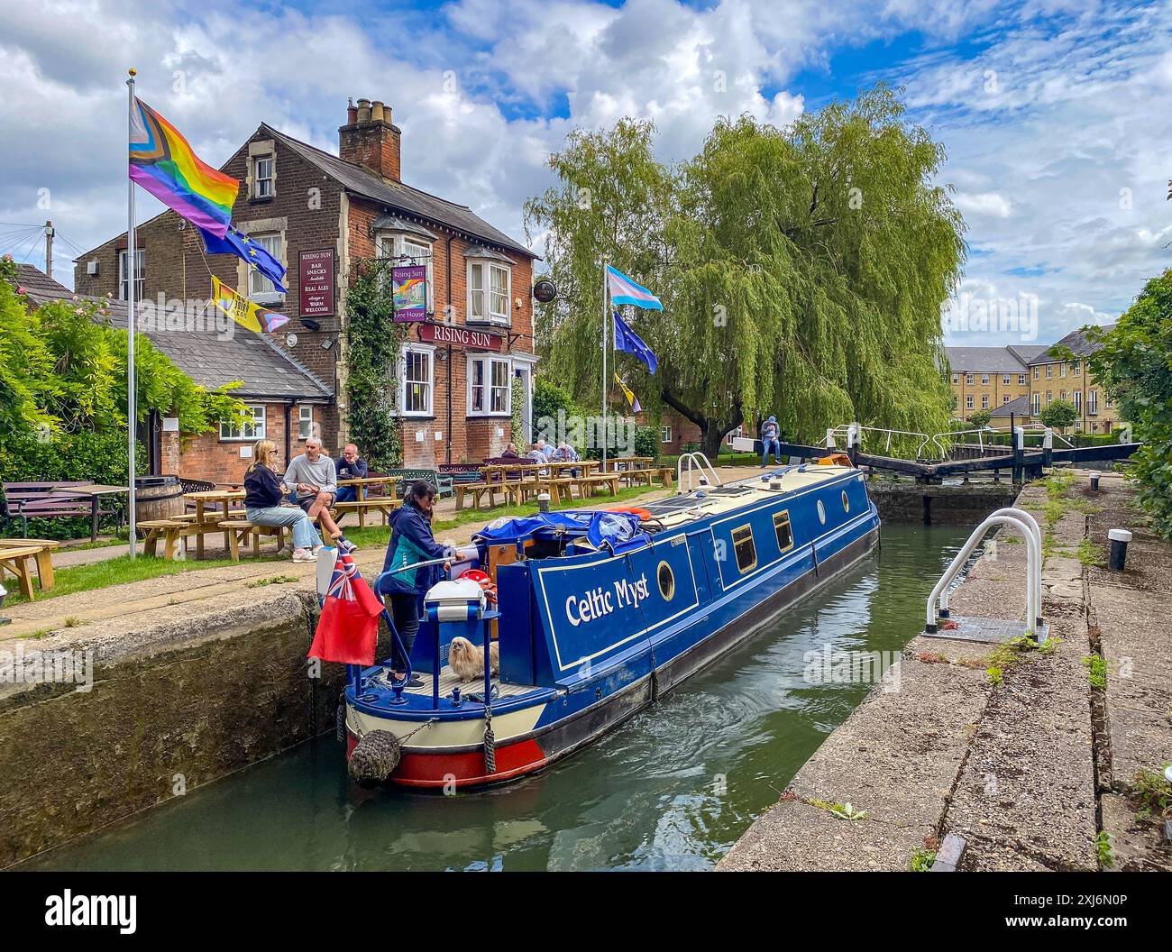 The Rising Sun and canal boat Berkhamsted Stock Photo - Alamy