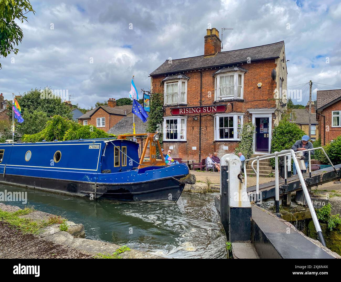 The Rising Sun, Grand Union canal, Berkhamsted Stock Photo - Alamy