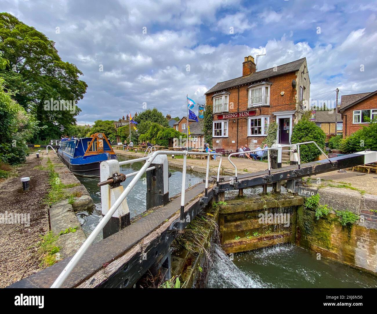 The Rising Sun, Grand Union canal, Berkhamsted Stock Photo - Alamy