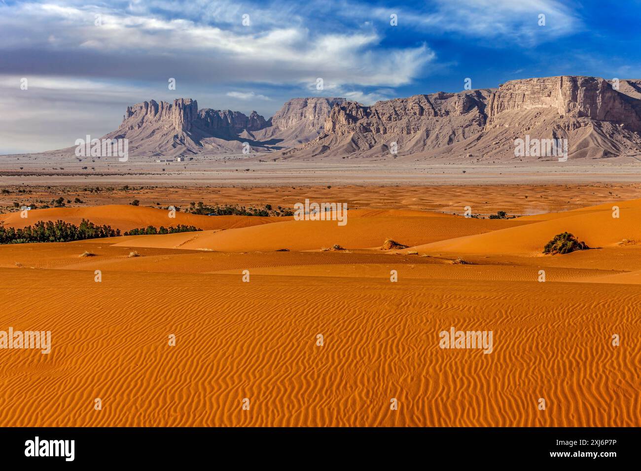 Tuwaiq escarpment saudi arabia hi-res stock photography and images - Alamy