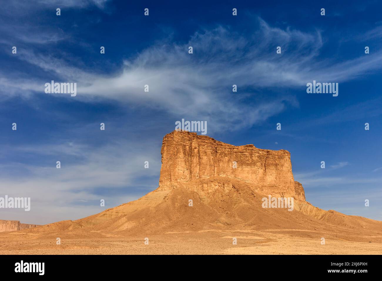 Tuwaiq escarpment saudi arabia hi-res stock photography and images - Alamy