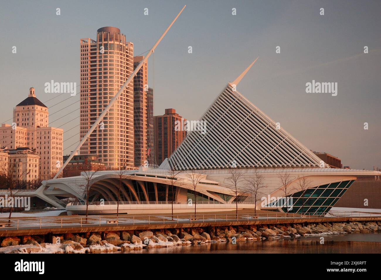The Milwaukee Art Museum adds a modern flare to the downtown district ...