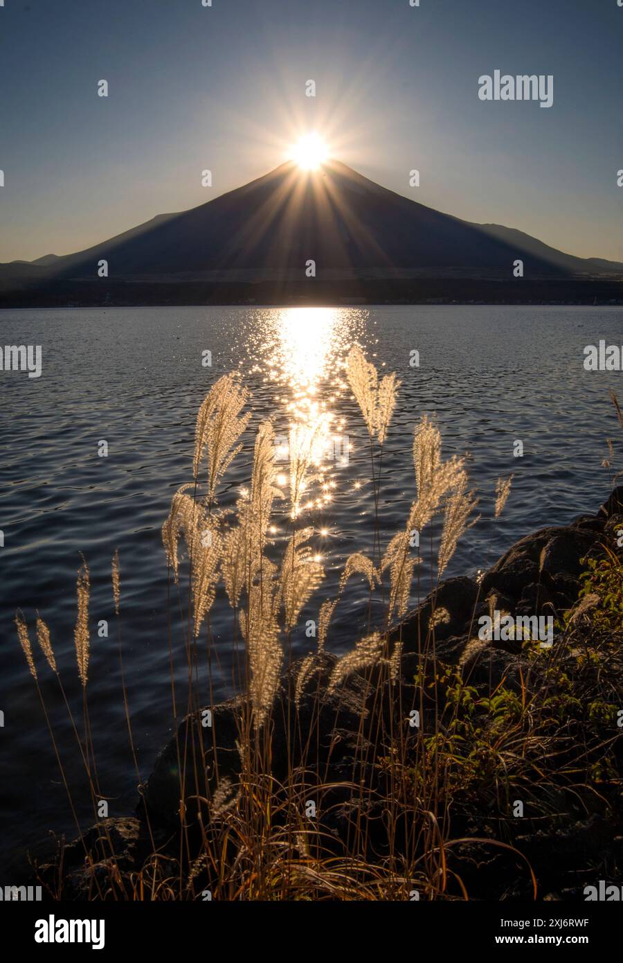 Tranquil beauty lake yamanaka hi-res stock photography and images - Alamy