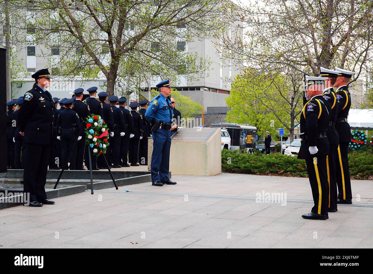 Officers shot minnesota hi-res stock photography and images - Alamy