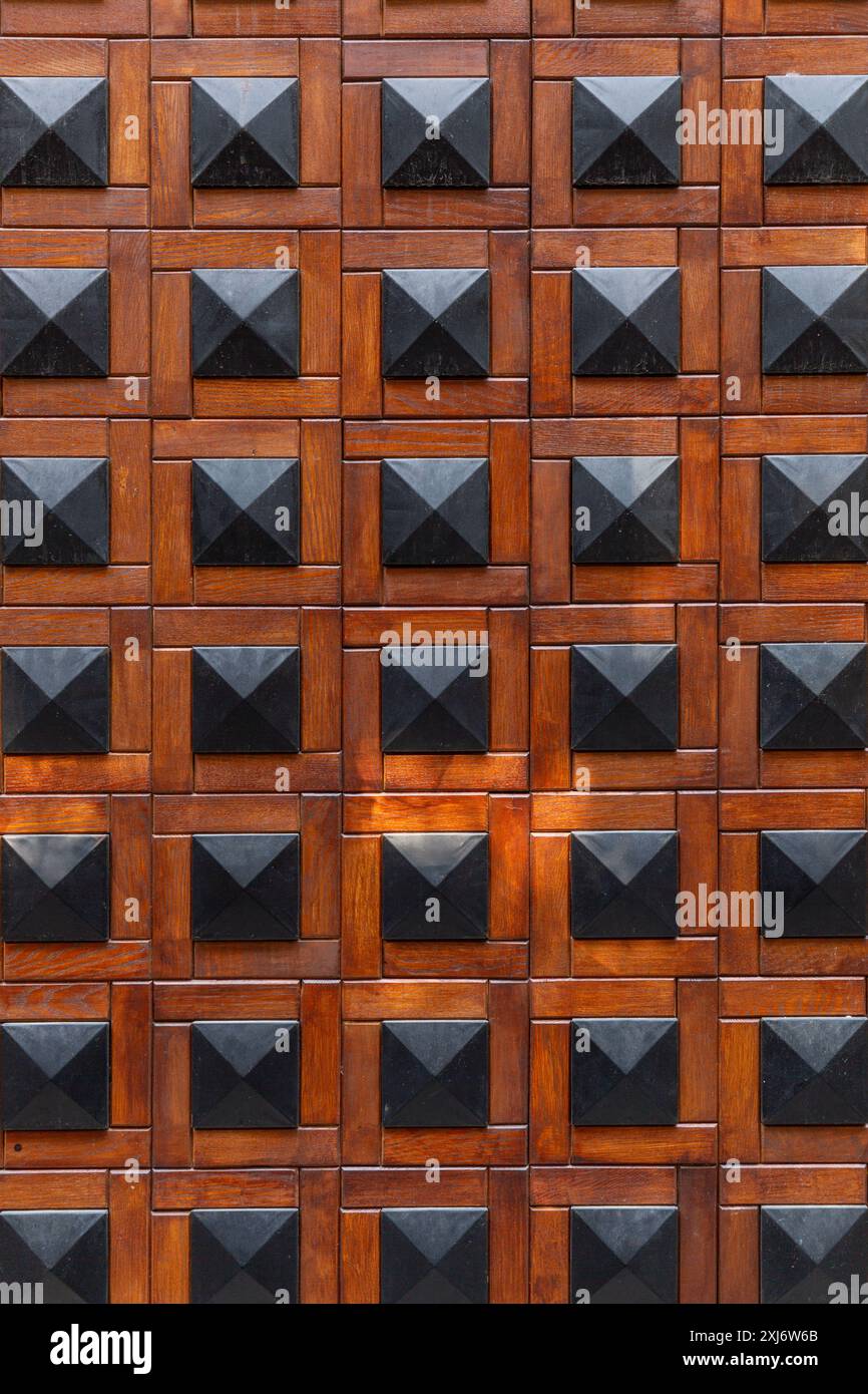 Square pattern front door hi-res stock photography and images - Alamy