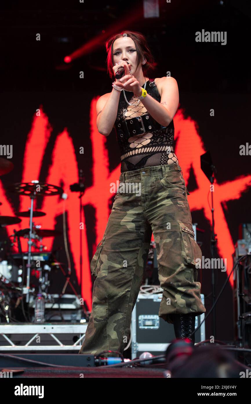 Lead vocalist theresa jarvis of english rock band yonaka hi-res stock ...