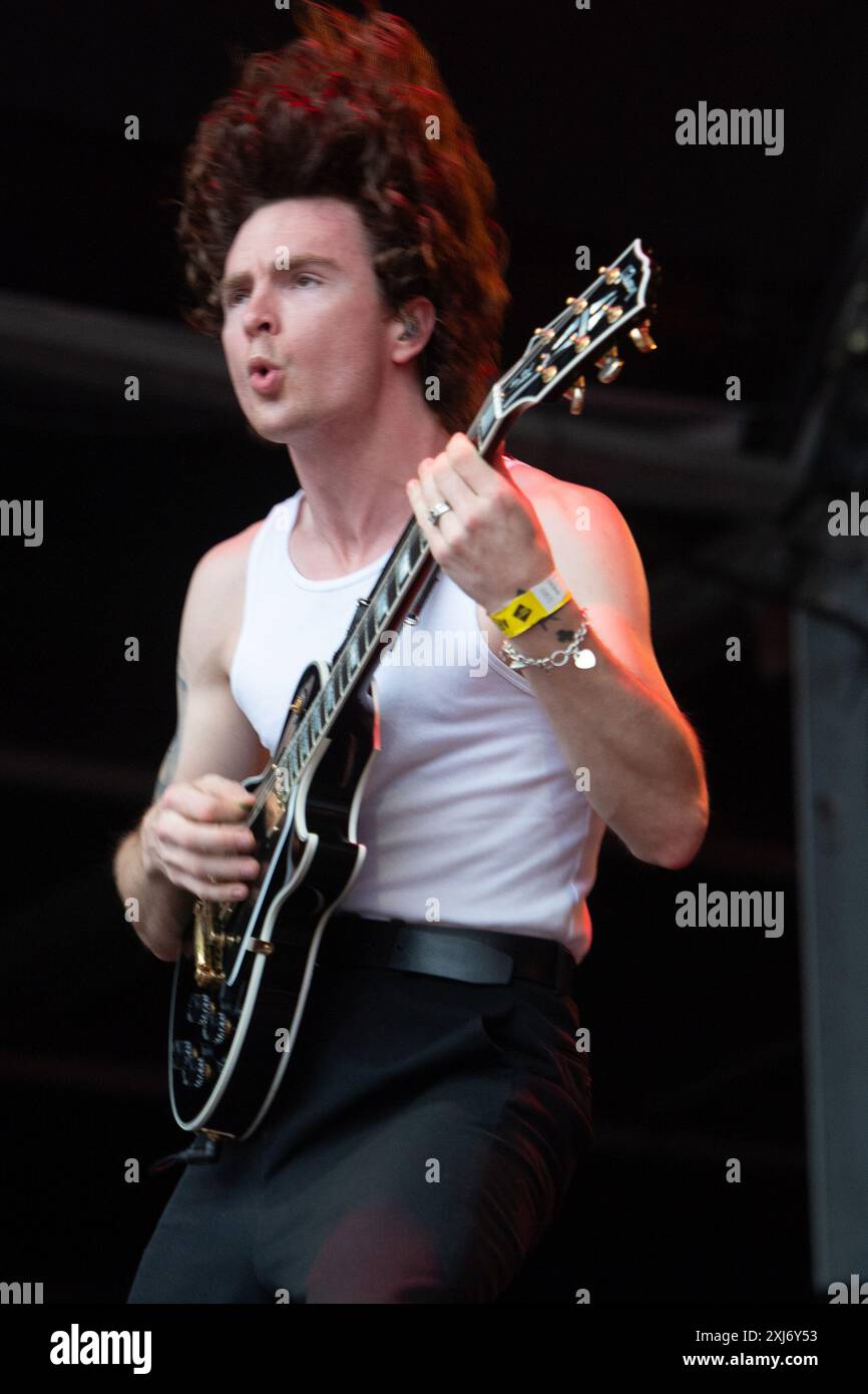 Guitarist george edwards of english rock band yonaka hi-res stock ...