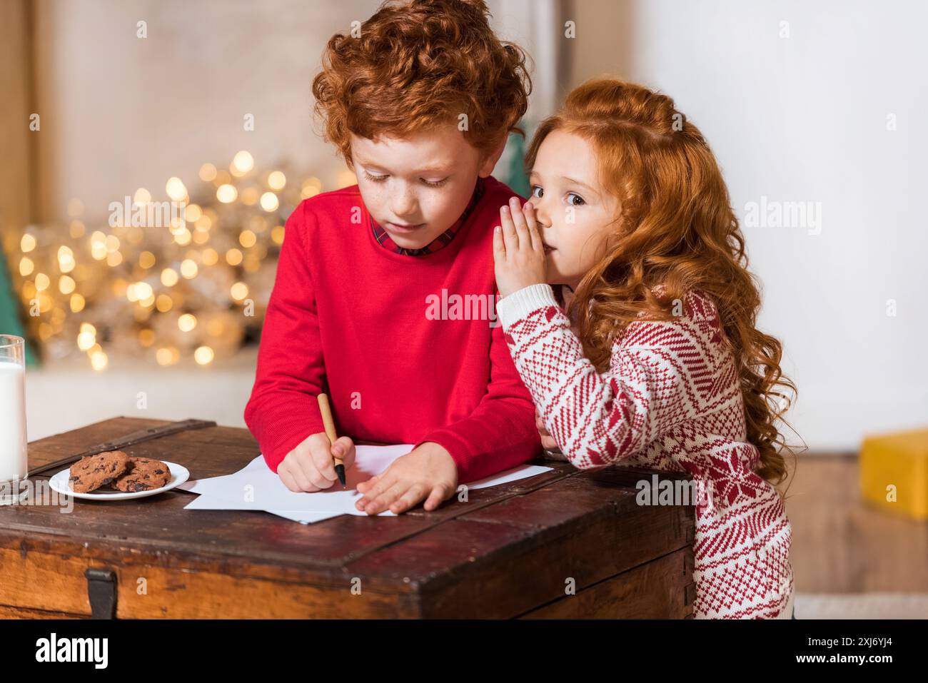 Family writing a list hi-res stock photography and images - Alamy