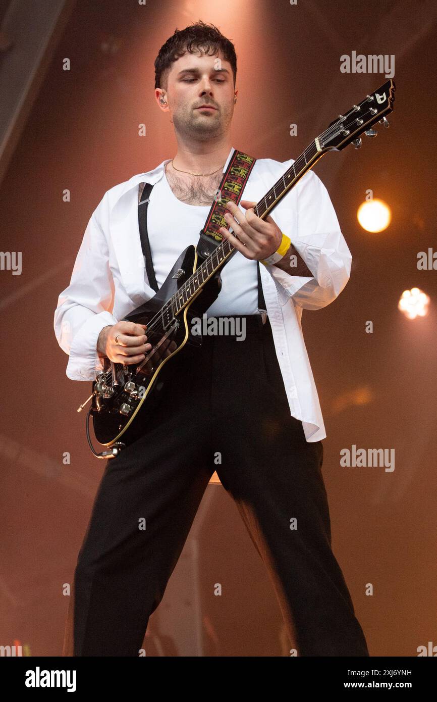 Lead guitarist chris alderton of english rock band the amazons hi-res ...