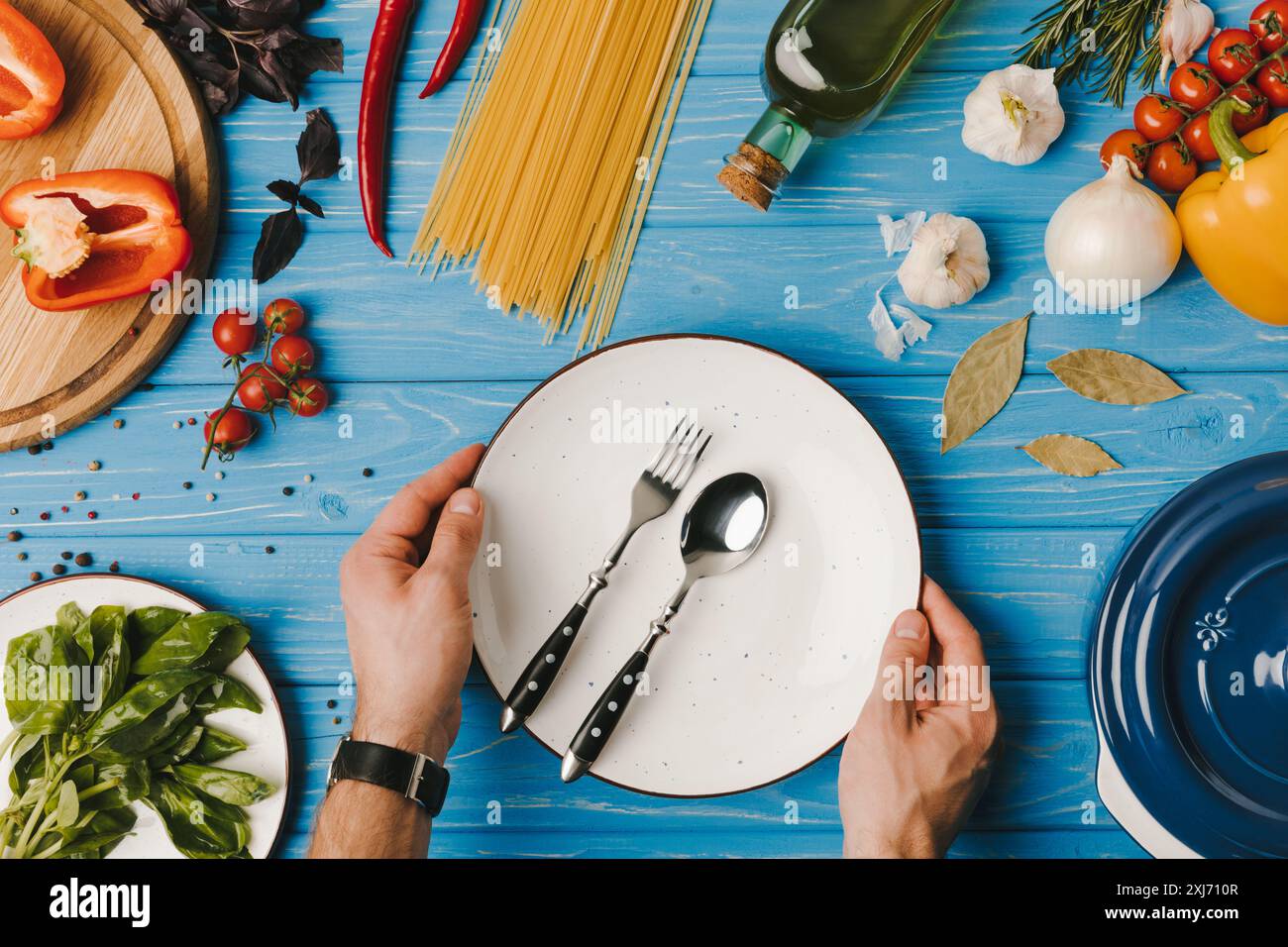 Hot spaghetti putting on plate hi-res stock photography and images - Alamy