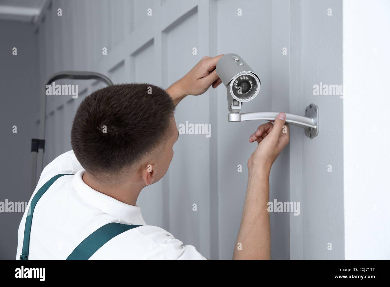 Technician installing cctv camera hi-res stock photography and images ...
