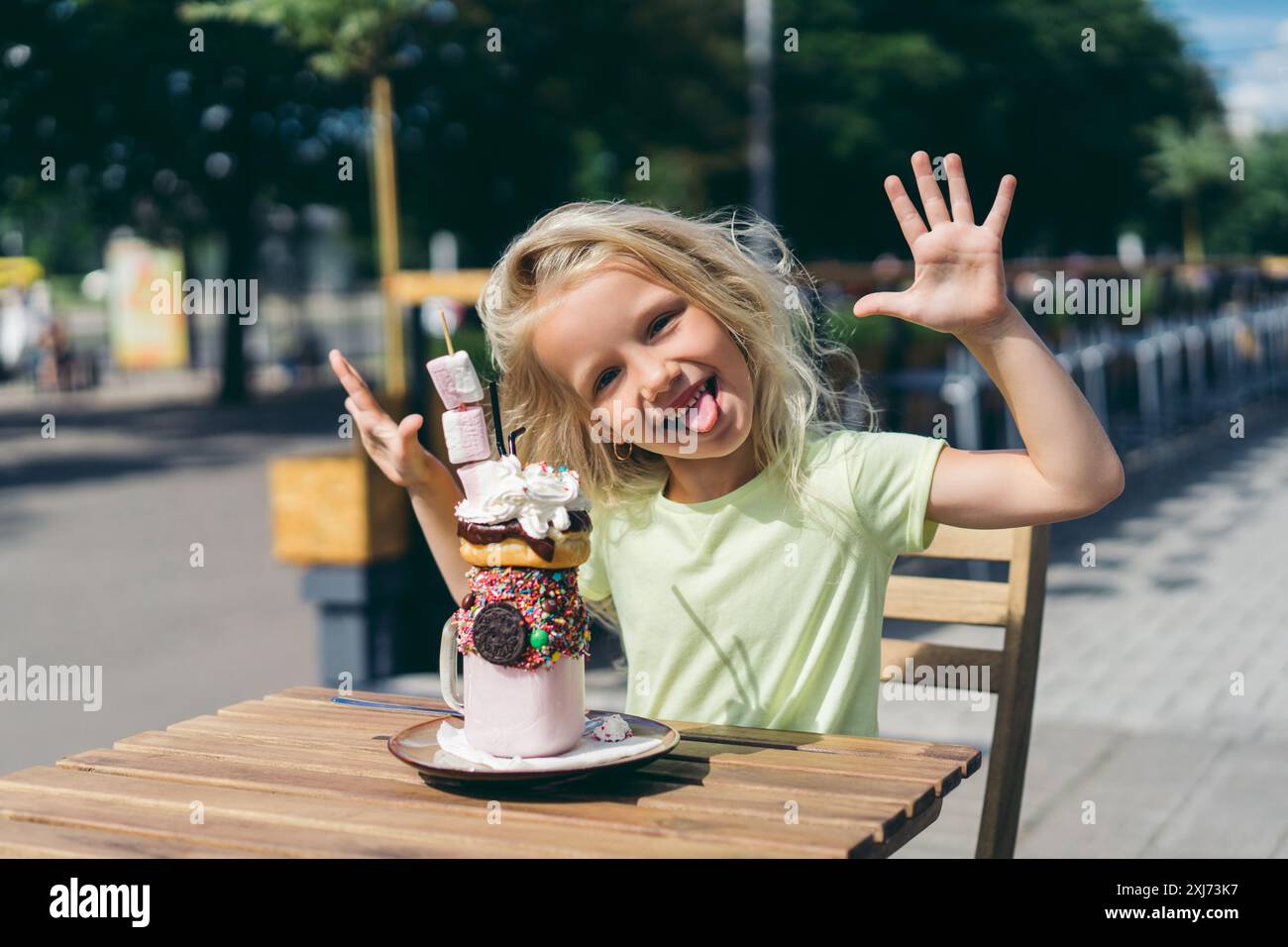 Soft focus happy girl hi-res stock photography and images - Alamy